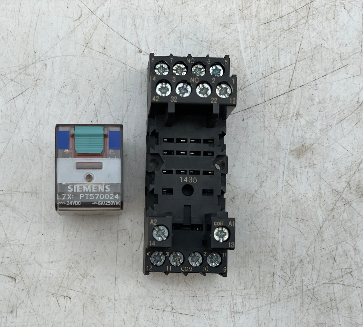 Siemens LZX:PT570024 Plug-In-Relay, 24VDC, 6A, w/ LZS:PT78740 Base (Us ...